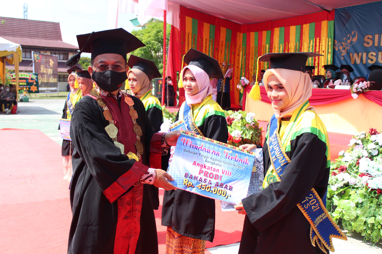 Wisudakan 567 Lulusan, STAIN Bengkalis Turut Berikan Penghargaan kepada ...