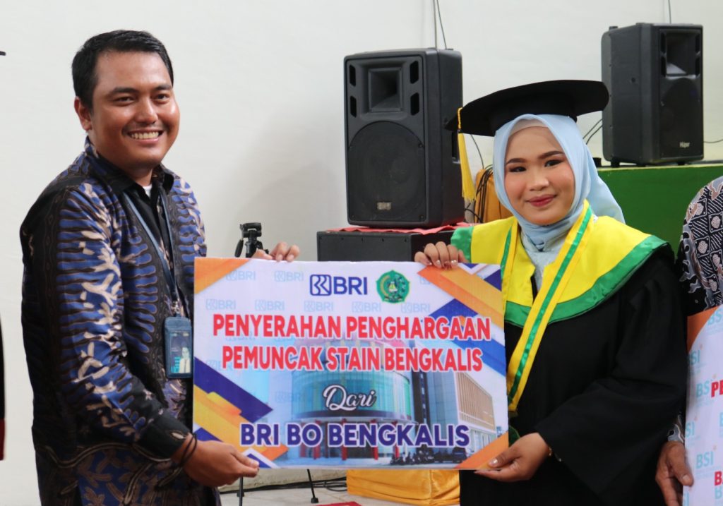 Zuraini Ebi, Mahasiswi Penerima Beasiswa KIP-K, Dinobatkan Sebagai ...